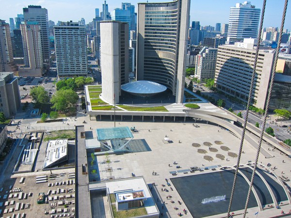nathan phillips square toronto