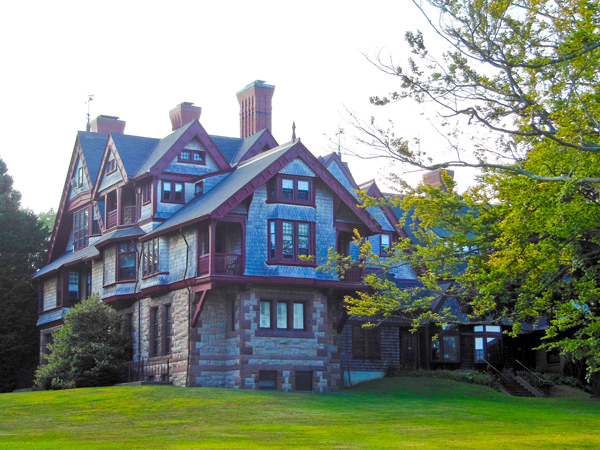 Ochre Point Cliffs Historic District | The Cultural Landscape Foundation